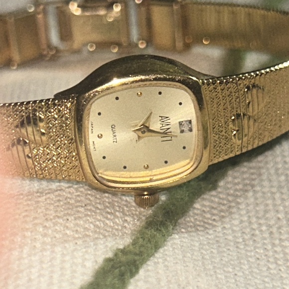 Avanti | Jewelry | Avanti Vintage Ladies Watch Gold Tone Stainless ...
